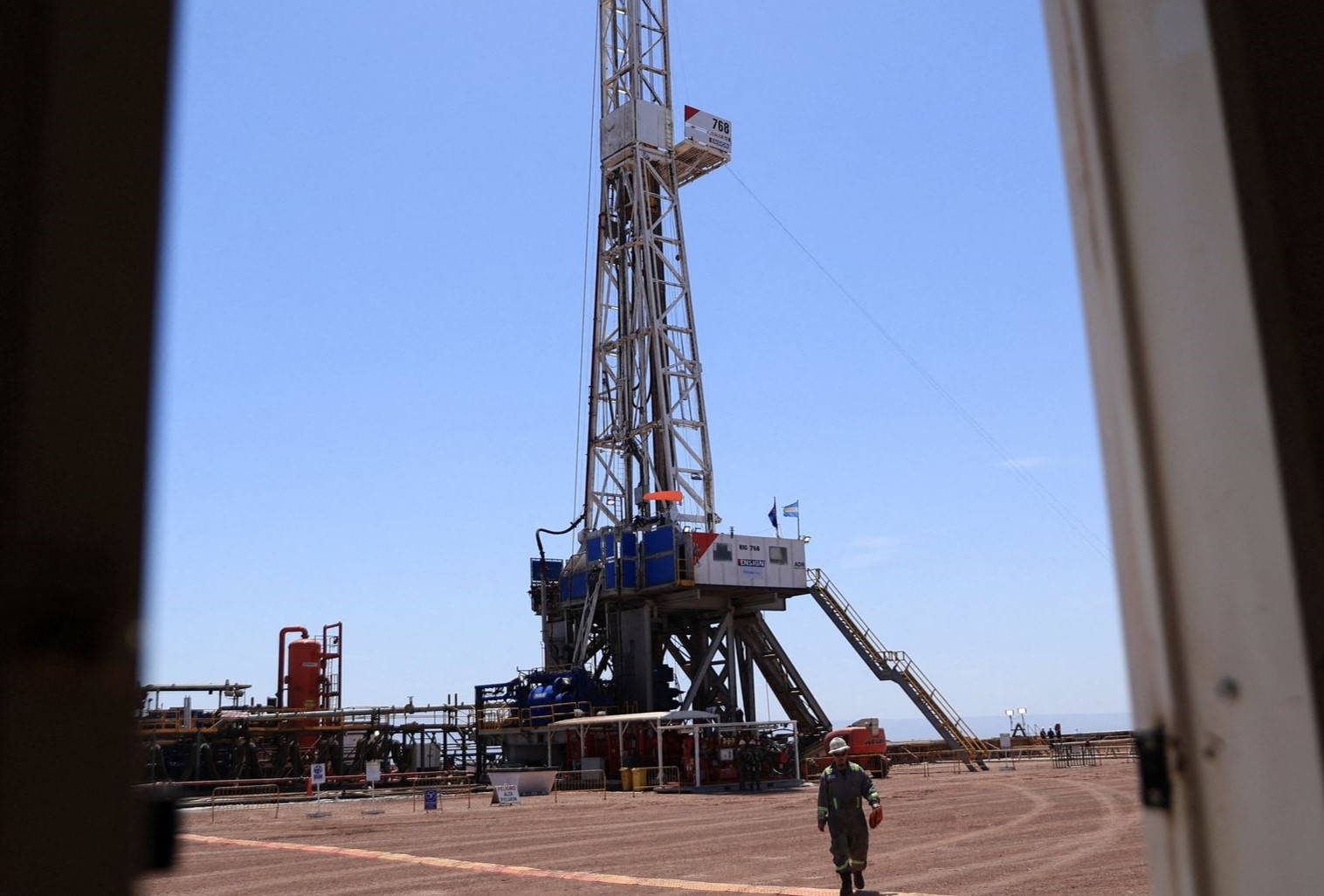 "Snake-method" of coiled tubing stuck pipe elimination (step-by-step ...